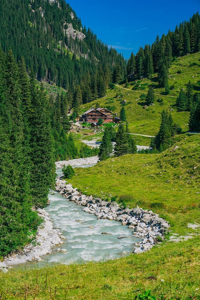 The world's longest floodlit toboggan run | 14 km | Austria